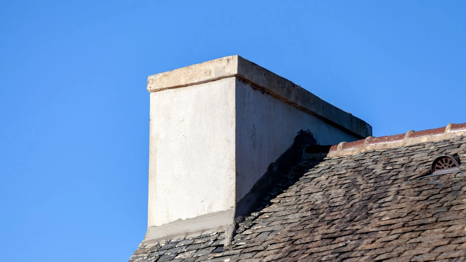 Stop Chimney Leaks: Causes and Repairs for Long Island Homes
